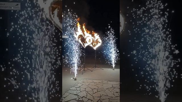 Сердца и два фонтана высоких.mov