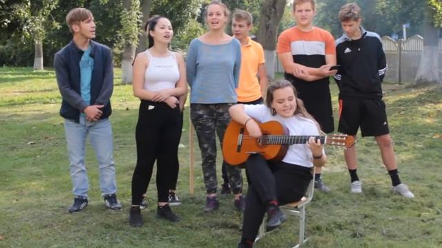 Изгиб гитары жёлтой