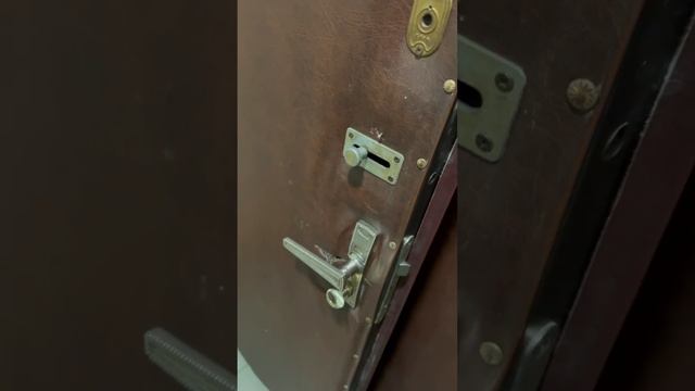 Реставрация входной двери. Видео до работ