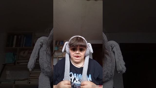 Тестирую новые наушники своей племянницы ☺️???