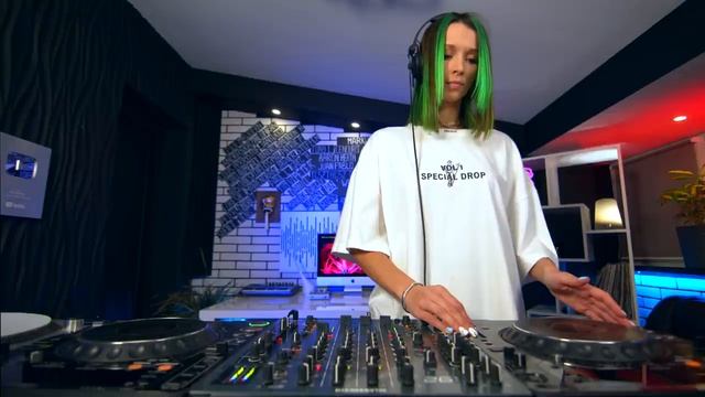 Miss Monique - MiMo Weekly Podcast 026 [Progressive House_ Melodic Techno DJ Mix]