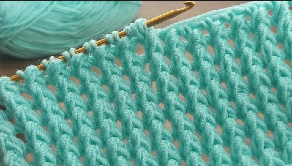 Первый АЖУР для новичка! 🌸 Простейший тунисский узор: всего 2 ряда, а какая красота!