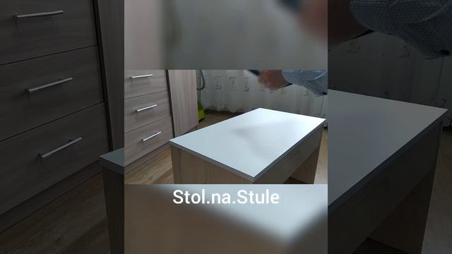 Стол с нишей для вещей