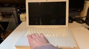 MacBook Early 2008 (4,1) Overview - OS X Lion and Windows 10 2004