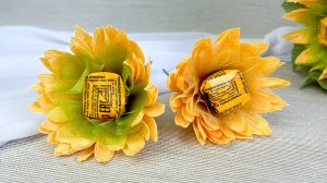Подсолнух из конфет. Цветы из гофрированной бумаги. Поделки своими руками