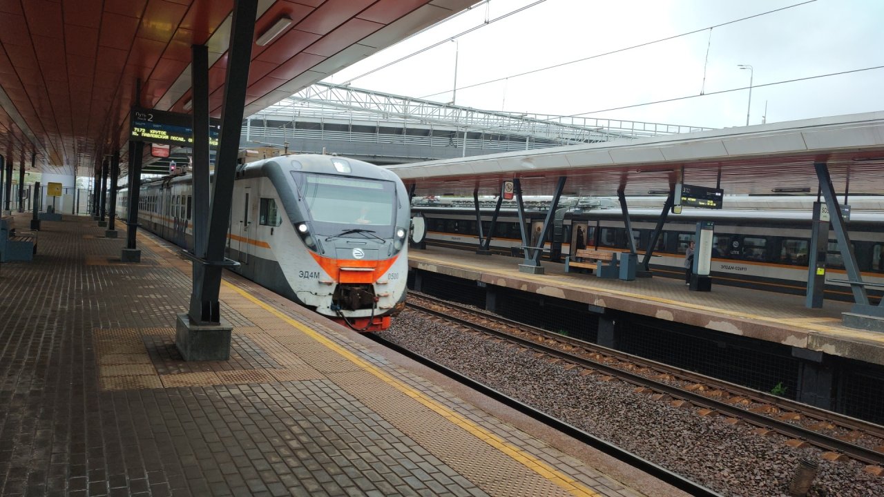 Мотовоз стоит на 3 пути! Электропоезд ЭД4М-0500 на станции Нижегородская МЦД-4