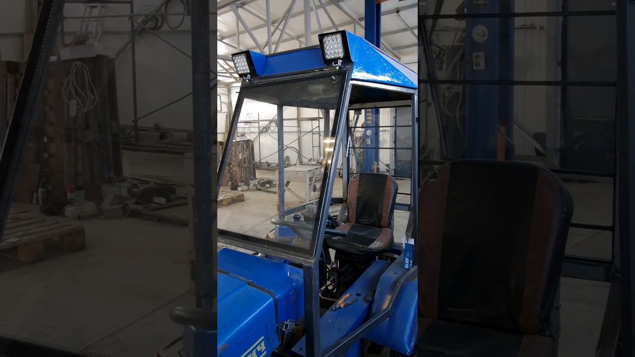 Трактор Паша примеряет лобовое стекло