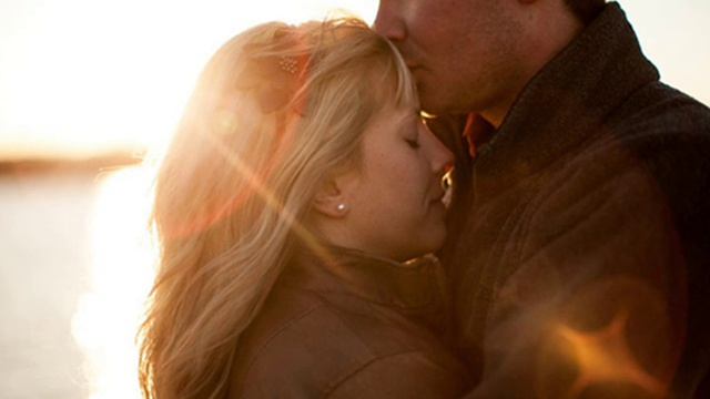 Спустилась ночь над засыпающими клёнами...поёт ЮРИЙ СТАРЦЕВ