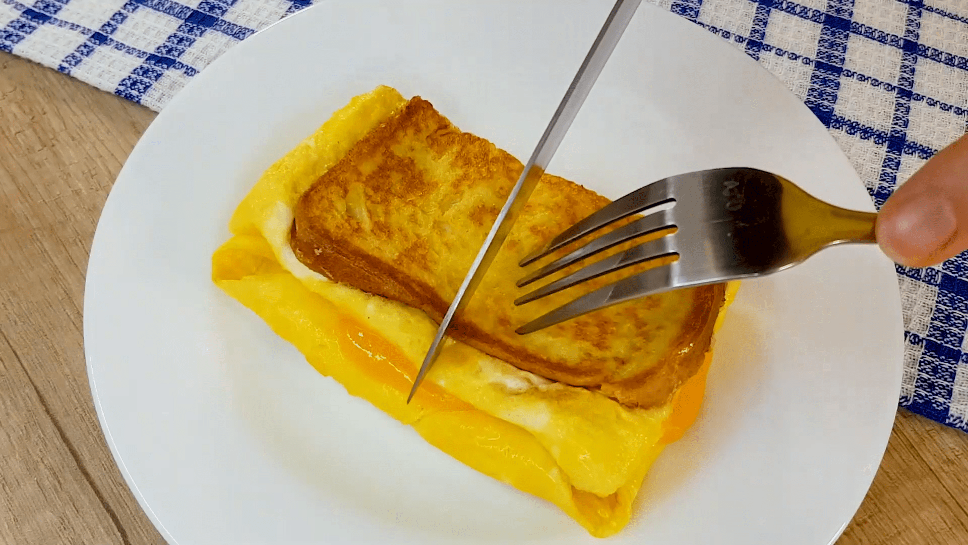 Яичница простой и полезный завтрак.