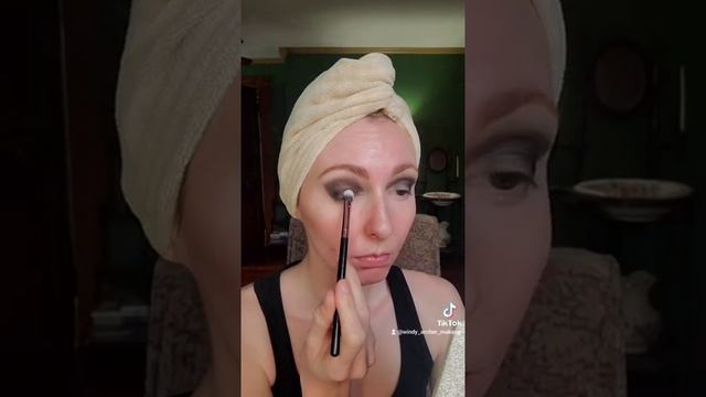 90s Pamela Anderson Inspired Makeup Tutorial