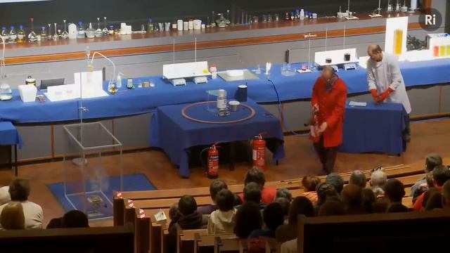 Chemical Curiosities: Surprising Science and Dramatic Demonstrations ...