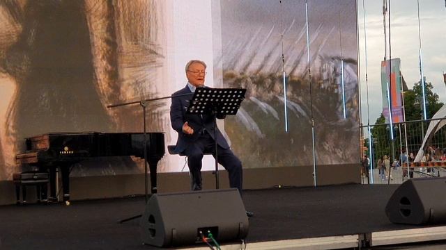 С.К.Шакуров читает поэму А.С.Пушкина "Полтава" 06 06 2022 г. на фестивале "Красная площадь"