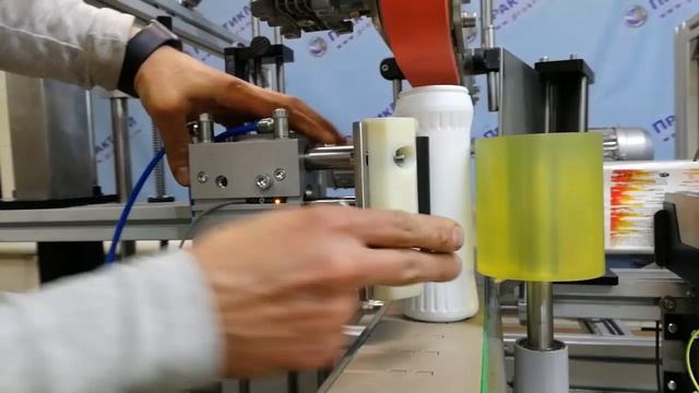 Этикетировочный автомат на самоклейку ЭМ-5/тестовый запуск/нанесение этикетки на любой вид тары