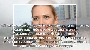 Моника Беллуччи случайно показала на ветру стройные ноги в платье с разрезом