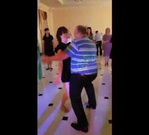 Когда забыл, что пришел на свадьбу с женой 