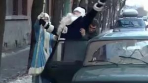 Добрый прикол про пьяного Деда Мороза