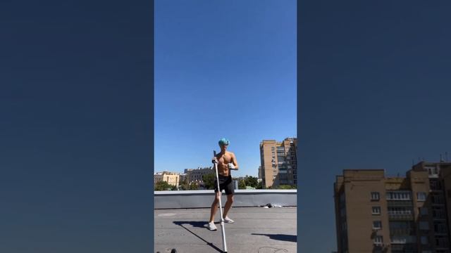 Женя Дихтяренко занимается на крыше 💙 - 1 июля 2022