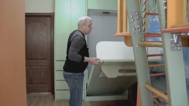 Детская для двоих детей. Замена двухъярусной кровати