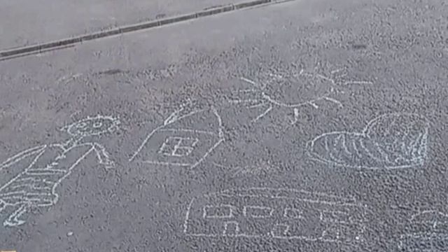 На асфальте просто мелом...