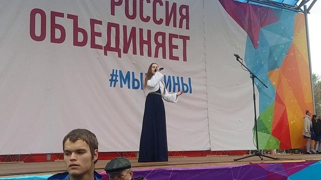Даша с песней "Ты живи, моя Россия"