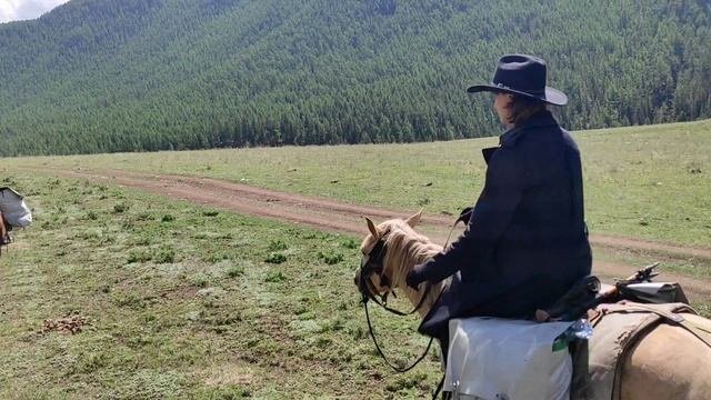 Начало конного похода на Шавлинские озёра. Алтай.