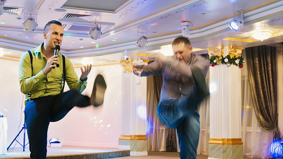 Ведущий Александр Ривас