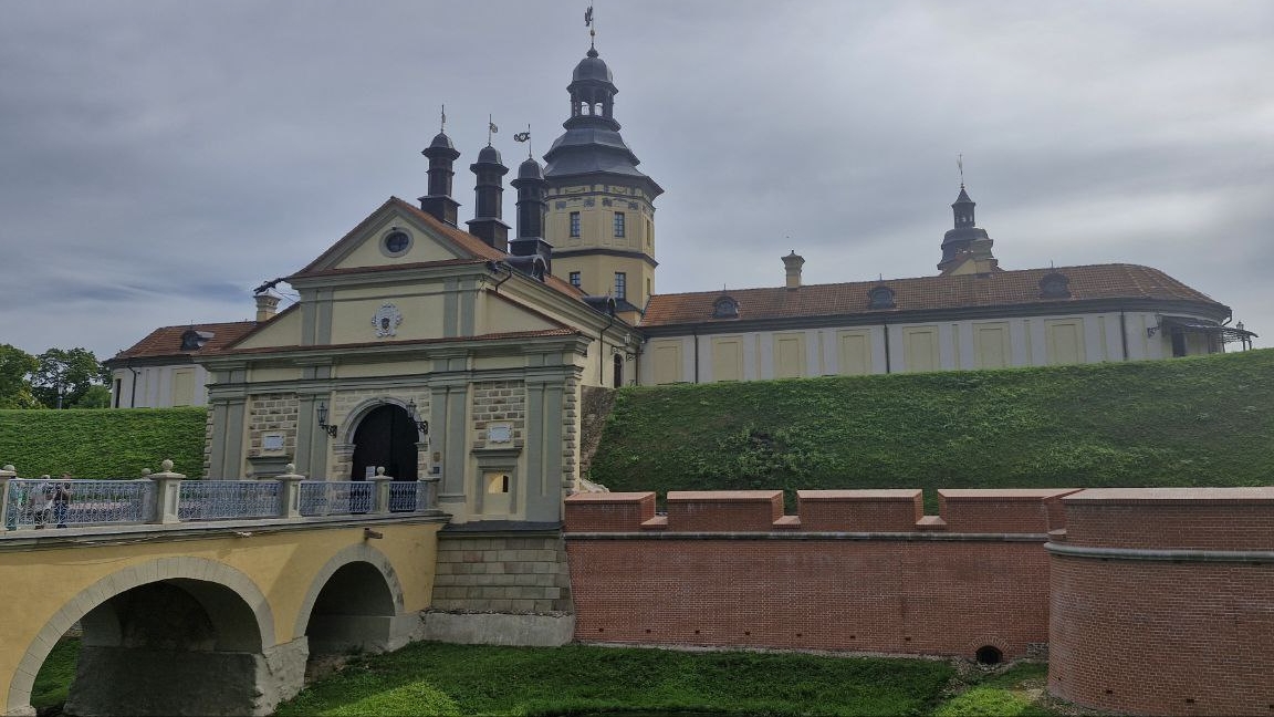 Зануда в Несвижском замке. Август 2024.