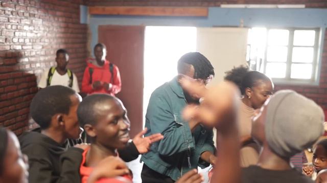 Chriss Eazy Performs "BANA" for kids at Sherrie Silver Foundation ...