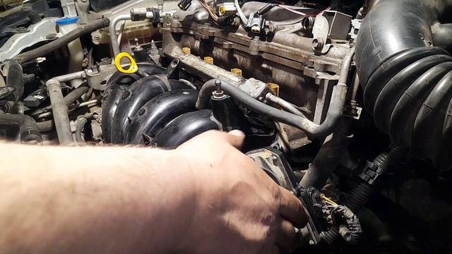 Замена прокладки впускного коллектора Тойота Королла 150 Аурис 2008 ошибка Р0171