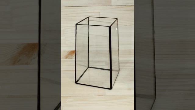 Геометрическая ваза из стекла_  geometric vase made of glass