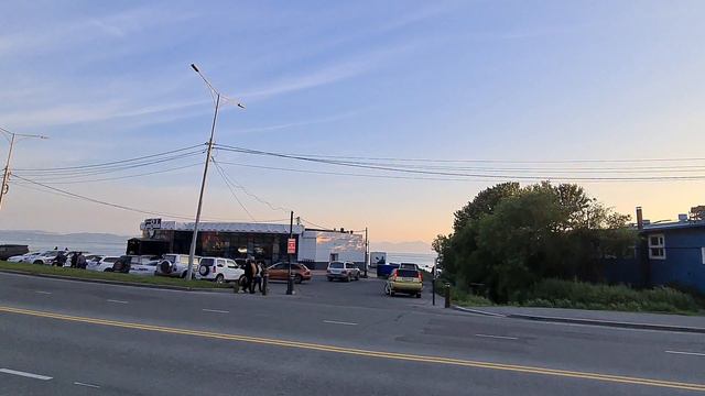 Из парка к набережной