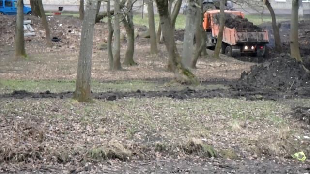 КАМАЗ 43118 буксует в грязи