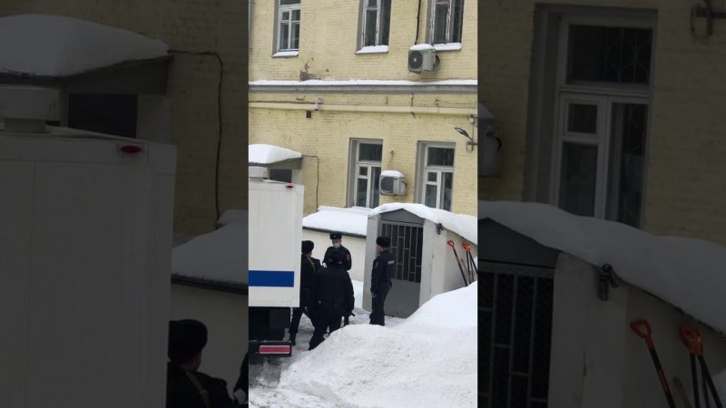 Батюшку привезли в Басманный суд  25.02.2021 г.