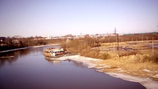 поезд санкт Петербург Уфа через Которосль и вид с Толбухинского моста. 10.04.202