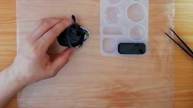 Decorations made of epoxy resin and cabochons. Украшения из эпоксидной смолы и кабошонов..mp4