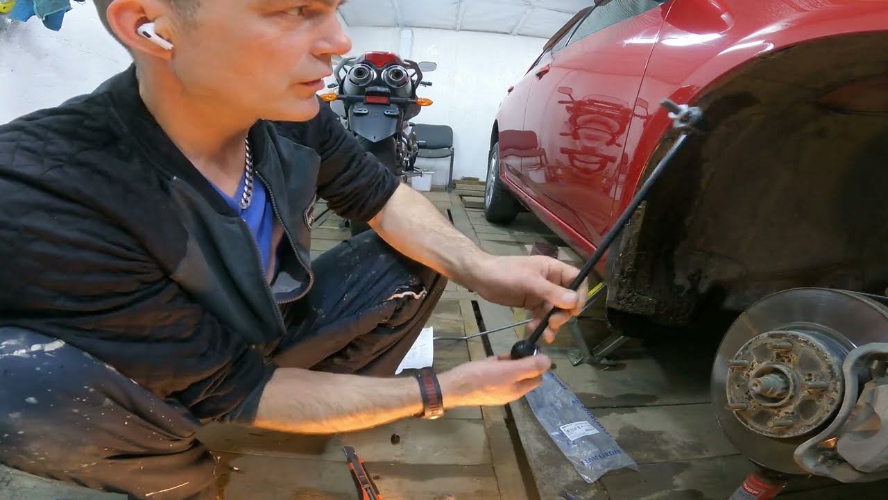 Замена стойки стабилизатора на TOYOTA COROLLA