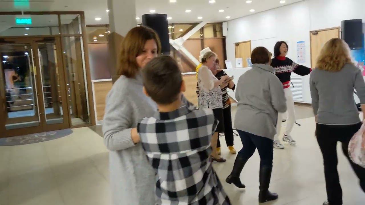 Видели ночь на балалайке и баяне - дуэт "Богатые и Знаменитые"