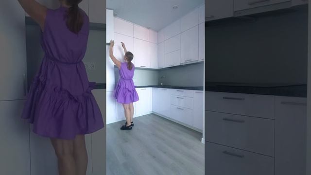 Кухня в потолок с глянцевыми фасадами / Мебель на заказ в Анапе
