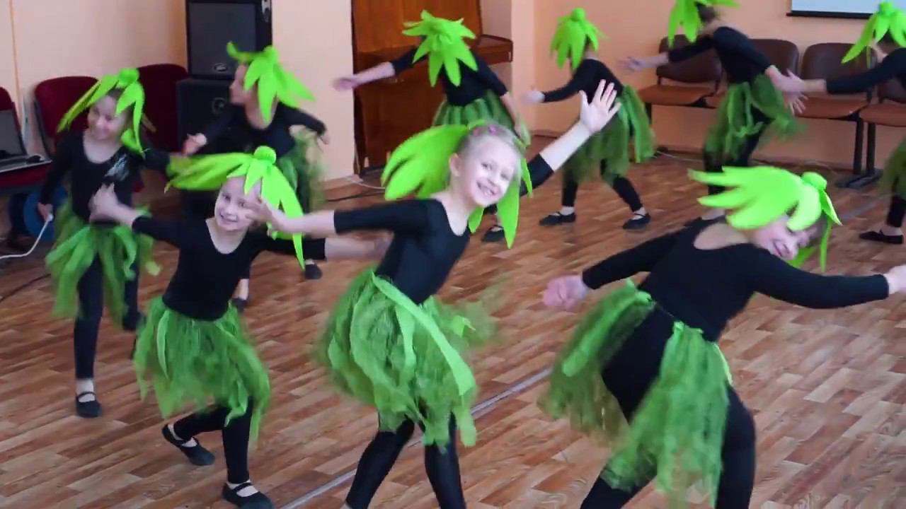 Танец "Робинзон". ДЕВЧОНКИ ЗАЖГЛИ на концерте в школе 7 марта 2018.