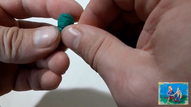 Лепим ёлочку из пластилина.