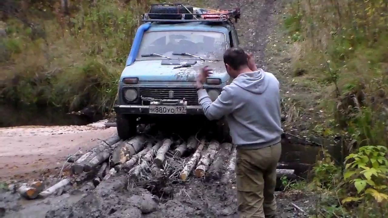 Через самодельный мост притока реки Руйга на Нивах (Осударева дорога)