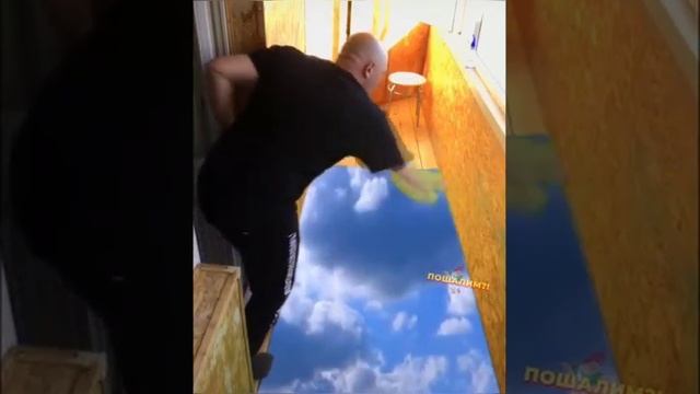 Чуть не упал.mp4