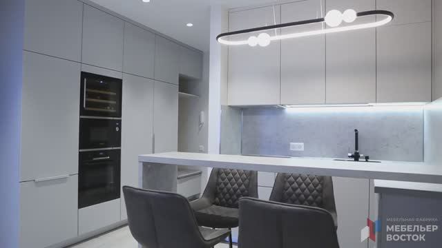 Кухня с барной стойкой