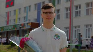 Дима идёт в 10-й "В" школы №22. (1Sept@22School2022_1)