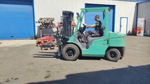Дизельный погрузчик MITSUBISHI FD30T  2009 год грузоподъемностью 3т с высотой подъема 3м