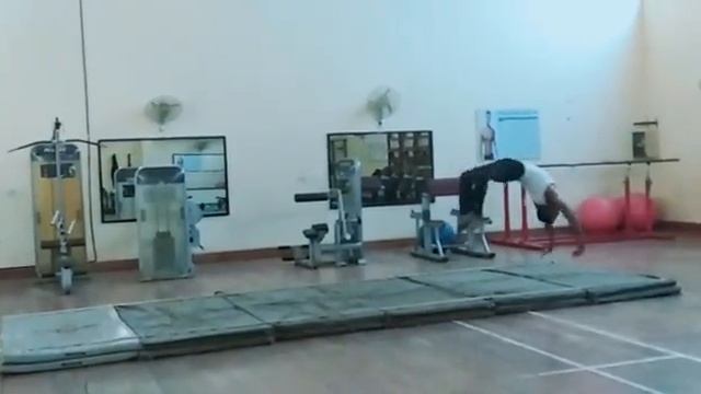 трюк с переворотом назад
