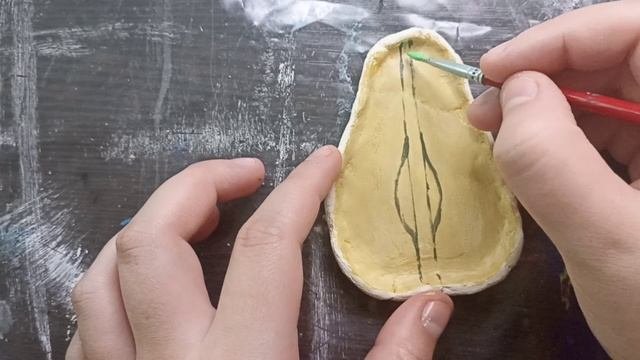 Тарелочка в форме груши.