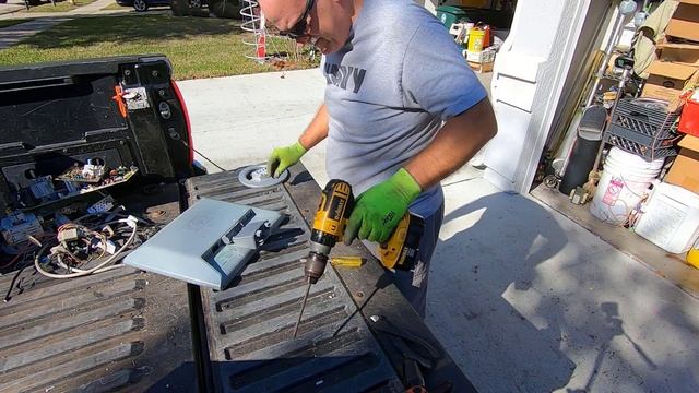 How to scrap computer monitors - old CRT and newer flat screens ...