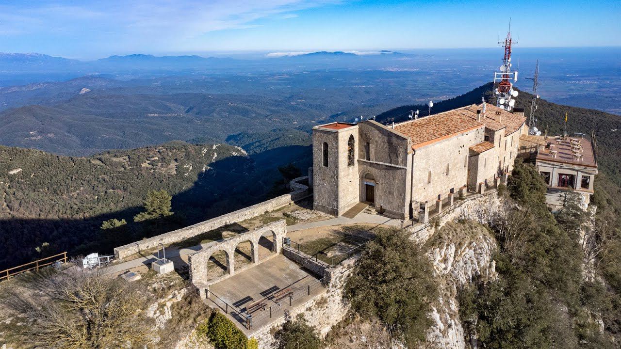 Святилище Mare de Déu del Mont, Каталония. 25 декабря 2022.