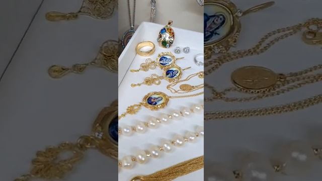 30 очаровательных золотых украшений с бриллиантами уже в каталоге!